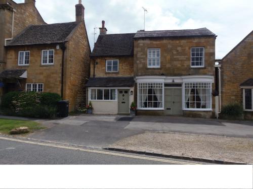 Bay House - Broadway