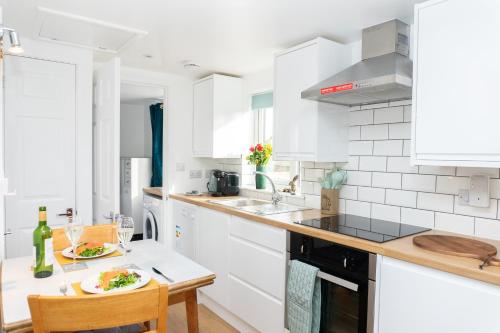Kelston View By Cliftonvalley Apartments - Bristol
