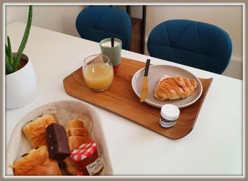 Maison Du Bonheur L Art De Vivre A La Francaise Logement Entier Avec Parking - Troyes