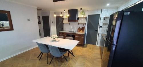 Flamingo Rentals - Modern 2-bed Unit With Spa Ideal For Holiday And Business Travel - Mildura