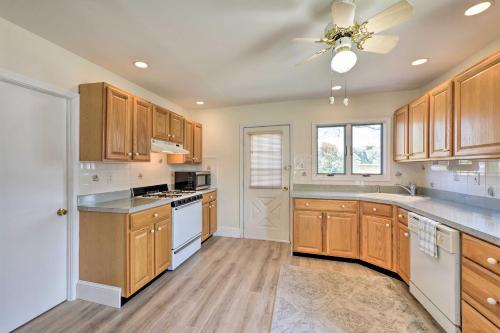 Cozy Villas Cottage W/ Deck, 1/2 Block To Beach! - Cape May, NJ