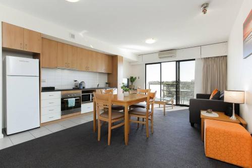 Beautiful 1-bedroom Apartment Close To The River - Belmont