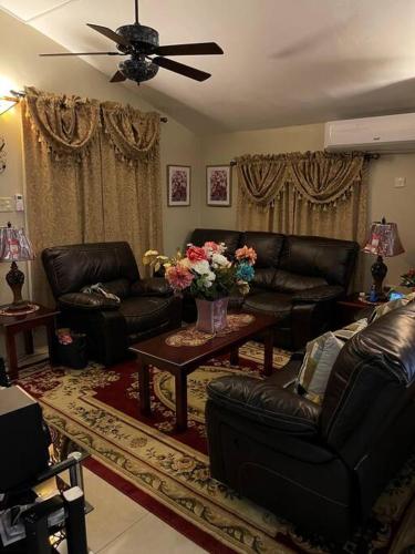 Peaceful 1-bedroom 1bath, Wifi, Air Conditioning - Montego Bay