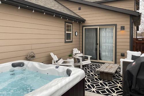 Townhome W/ Private Hot Tub, 8 Mi To Downtown - Bozeman, MT