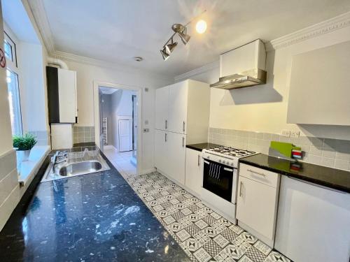 Huge Serviced Apartment With Free Parking - Newcastle upon Tyne