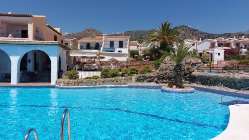 New Boho Home With Balcony, Private Garden And Communal Pool - Nerja