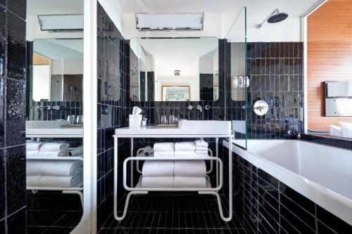 The Standard, High Line New York, a Design Boutique Hotel New York City ...