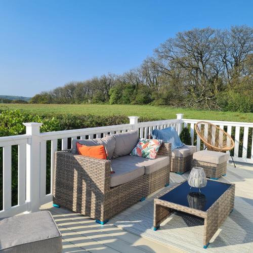 Beautiful 2 Bedroom Caravan, Holiday Park Tenby - Pembrokeshire