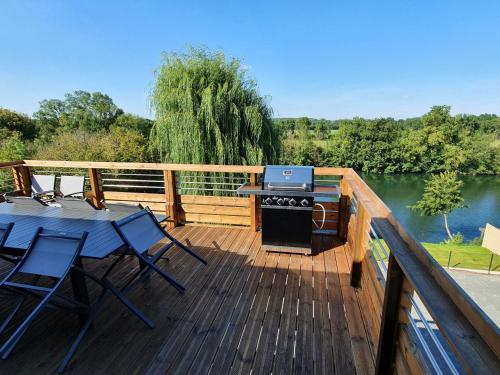 Gîte familial avec piscine privative chauffée, terrasse sur le Loir et ...