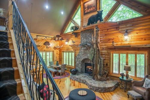 Iron Mountain Lodge - Beautiful Cabin With Forest & Mountain Views! - Roan Mountain, TN
