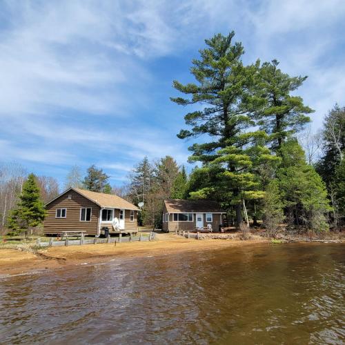 Parkway Cottage Resort - Ontario