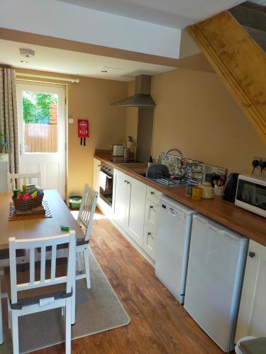 Riverwood Retreat - Self Contained Lux Apartment, Close To The Celtic Resort - Forest of Dean