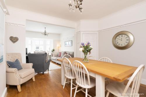 6 Woodville - The Mumbles