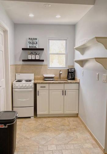 Private Apt King Suite, L.i, Ny-hamptons To Nyc - Port Jefferson, NY