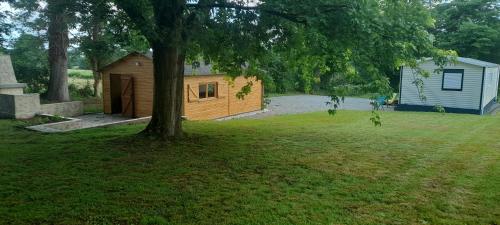 Vacances A La Campagne Mobil Home Tout Confort , Chalet Avec Barbecue, - Mayenne