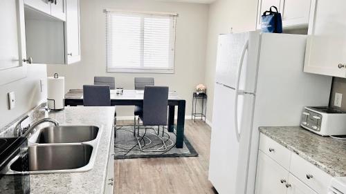 Lovely 2 Bedroom Apartment - Camrose