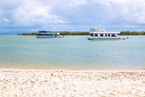 Coomera Houseboats - Brisbane