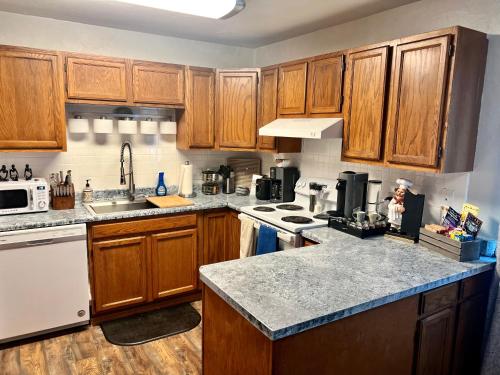 The Perfect 3 Bedroom Apartment - Central Location - Alaska
