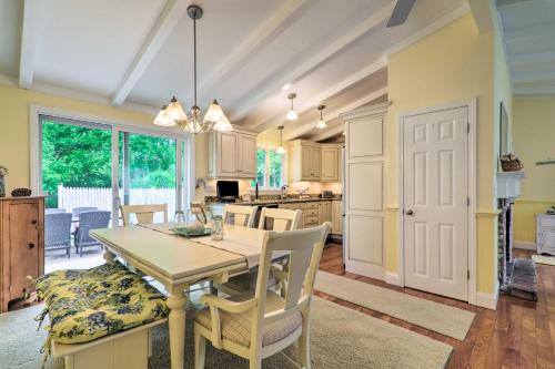 Near Craigville Beach & Main St! Sunny Cottage - Barnstable, MA