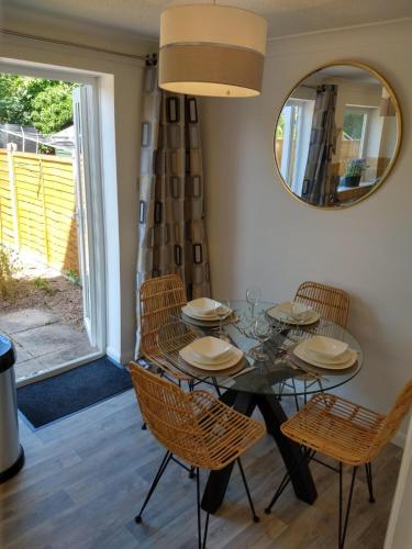 Stamford Redcot Gardens Stylish 2 Bed Family Town House With Parking - Stamford