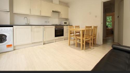 Family Room With Shared Kitchen And Bathroom In Angel Zone 1 - Centro de Londres