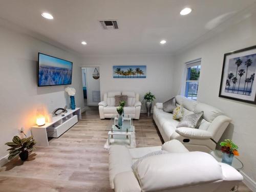 Relax 521 - Miami, FL