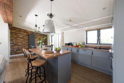 Primrose Lodge, 25 Roadford Lake Lodges - Roadford Lake