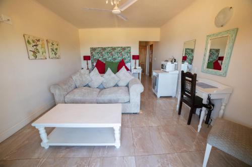 305 Guest House in Amanzimtoti, South Africa - 800 reviews, price from ...