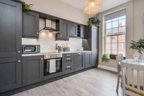 Central Belfast Apartments - Botanic Suites - Belfast