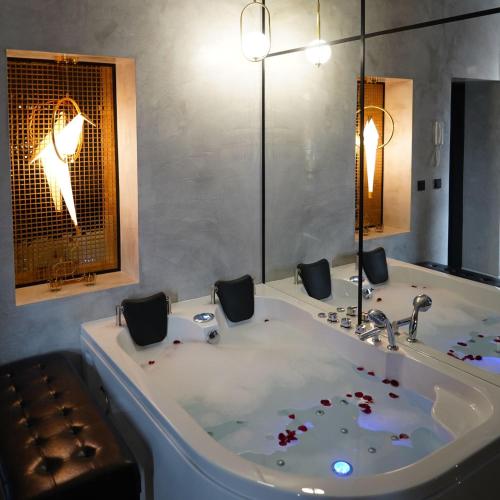 Apartament Z Jacuzzi W Sercu Krakowa - Krakow