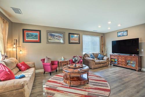 Air Racing Decor, Hot Tub: Sparks Home! - Reno, NV
