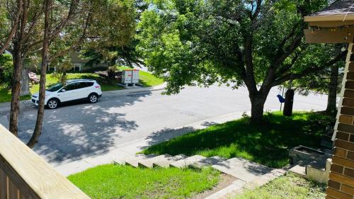 Cozy Private Suite With Separate Entrance & Free Parking - Calgary