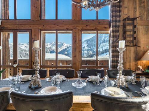 Superbe Chalet Avec 5 Chambres, Jacuzzi Et Services De Luxe, A 300m Des Pistes A Courchevel Village - Courchevel