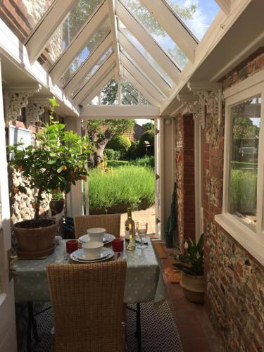 Stone Cottage - Holt