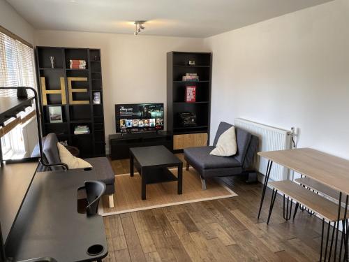 Beautiful Apartment Right Off Of Broadway Market - London
