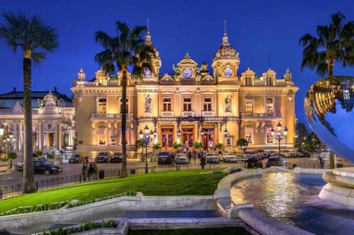 New Designer Studio Next To Casino Square With Ac & Internet - La Turbie