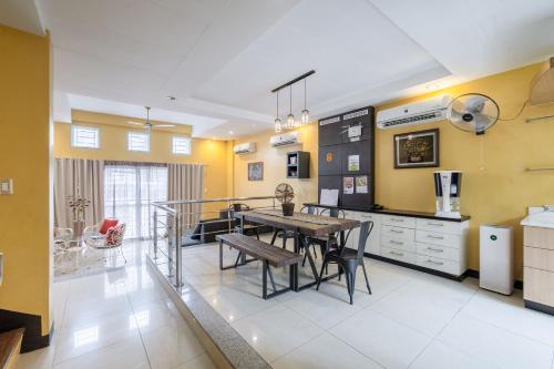 Casa Heradurra Uno/dos - Quezon City