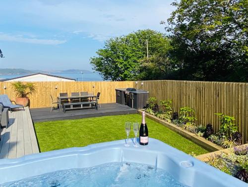 Waves Falmouth-hot Tub Games Room Very Close To Swanpool Beach And Falmouth Gc - Falmouth