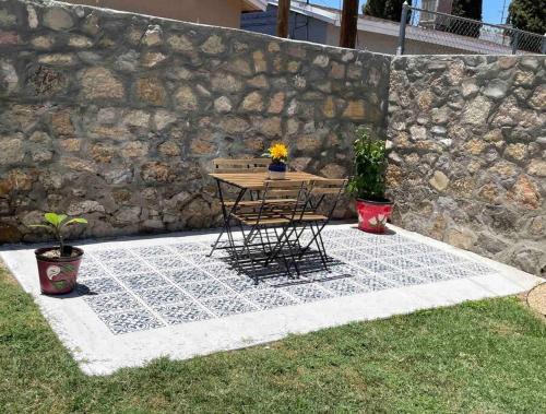 Comfortable Suite With Private Entrance & Private Bathroom - El Paso, TX