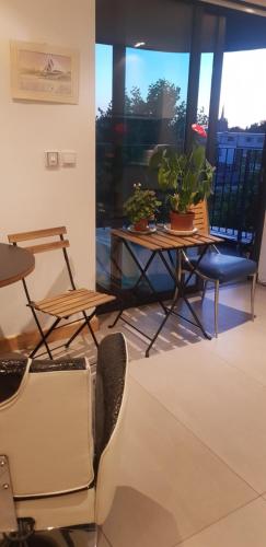 Jadwin Beautiful Room Share Toilet 2 People - London, UK