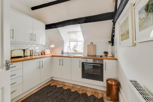 The Nook, Newly Available Relaxed 2 Bed, Cotswolds - South Cerney