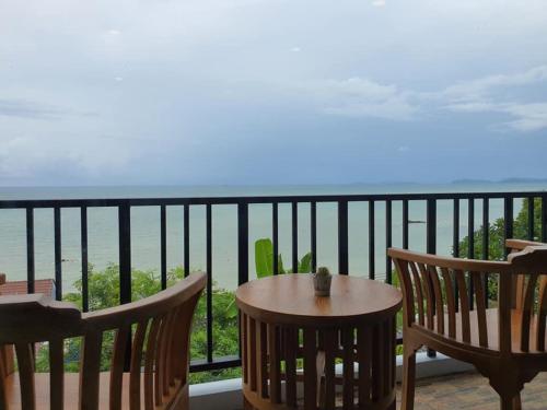Grace Seaview บ้านพักส่วนตัว 3 ห้องนอน วิวทะเล หาดพลา - Ban Chang