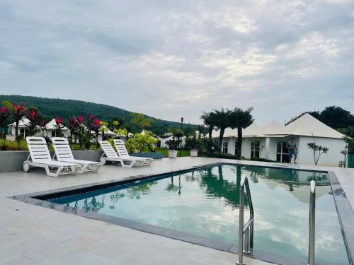 Swimming pool, Tamboo Resort Vajreshwari in Thane