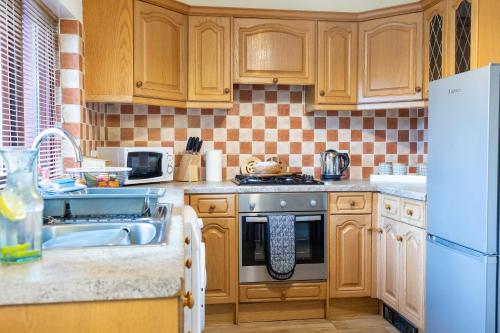 Adrian House, Near Hospital, Easy Parking + Garden - Carlisle