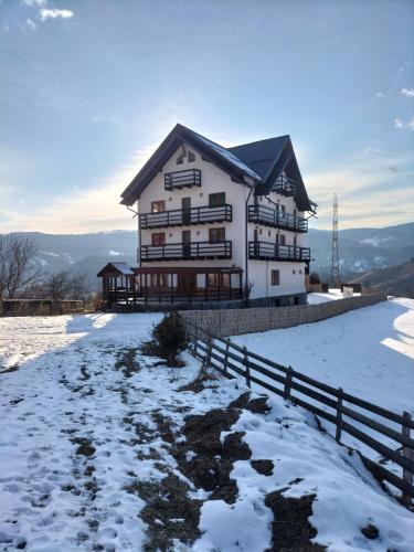 Pensiunea Mountain in Rucăr | 2025 Updated prices, deals - Klook United ...