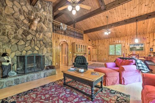 Serene Sky Valley Family Chalet W/ Fireplace - Clayton, GA