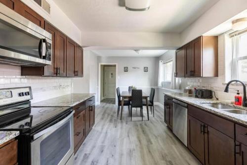 4 Bed 3 Bath House, Spacious, Smart Tvs In All Rooms, Whole House To Yourself - Richardson