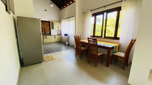 Travel Inn Deluxe Anniewatta - Kandy