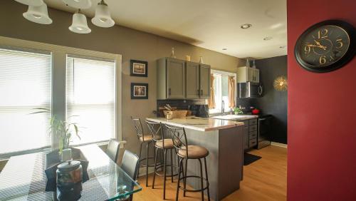 160inch Home Movie Theater- Great For Movie Night! - Omaha, NE