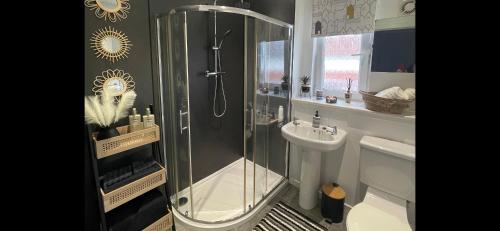 Stylish Scottish House With Garden & Parking - Perth